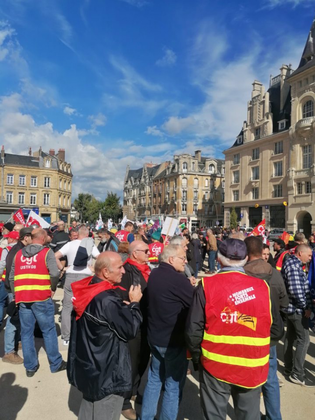 Radio 8 Ardennes | Ardennes : mobilisation interprofessionnelle ce mardi à Charleville-Mézières