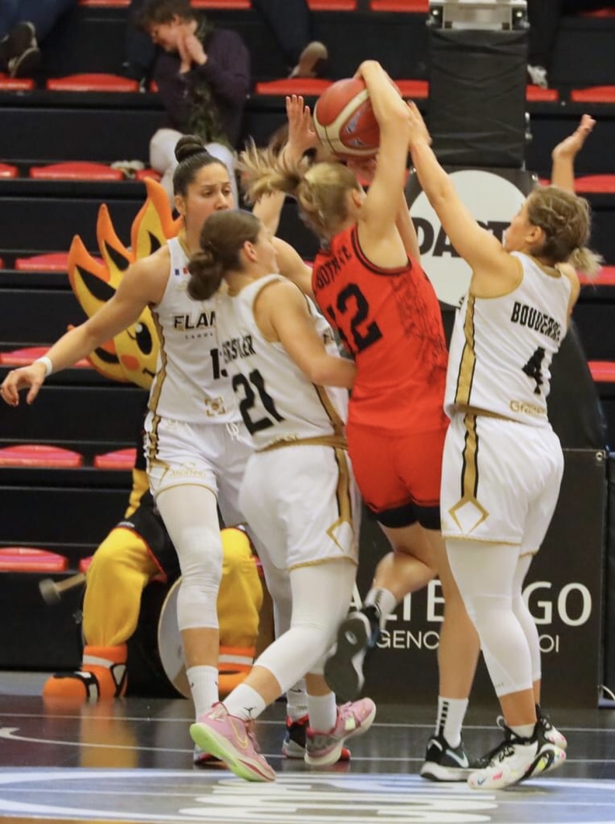 Radio 8 Ardennes | Basket ( Ligue Féminine) : les Flammes chutent lourdement à l'Aréna face à ...