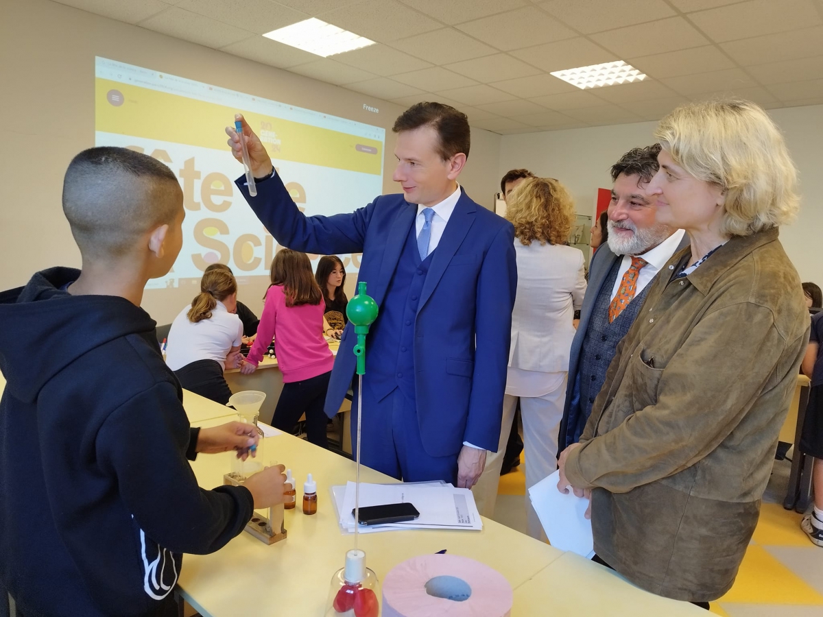Radio 8 Ardennes Le Recteur Vincent Stanek En Visite à Nouzonville