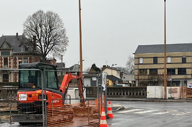 Radio 8 Ardennes | Les premières passerelles déposées sur le pont de l ...